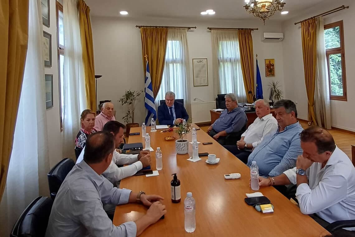 Συνάντηση με τους Δημάρχους της Π.Ε. Ιωαννίνων είχε ο Γραμματέας της ...